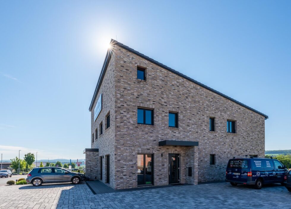 Hausfassade mit Klinkerriemchen - Steinverblender auf WDVS